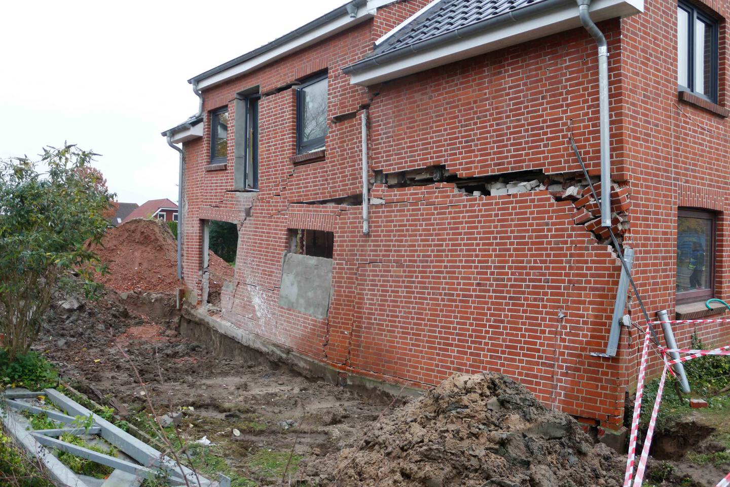 Haus droht einzustürzen — Neubau wird abgerissen - Winsen Aktuell